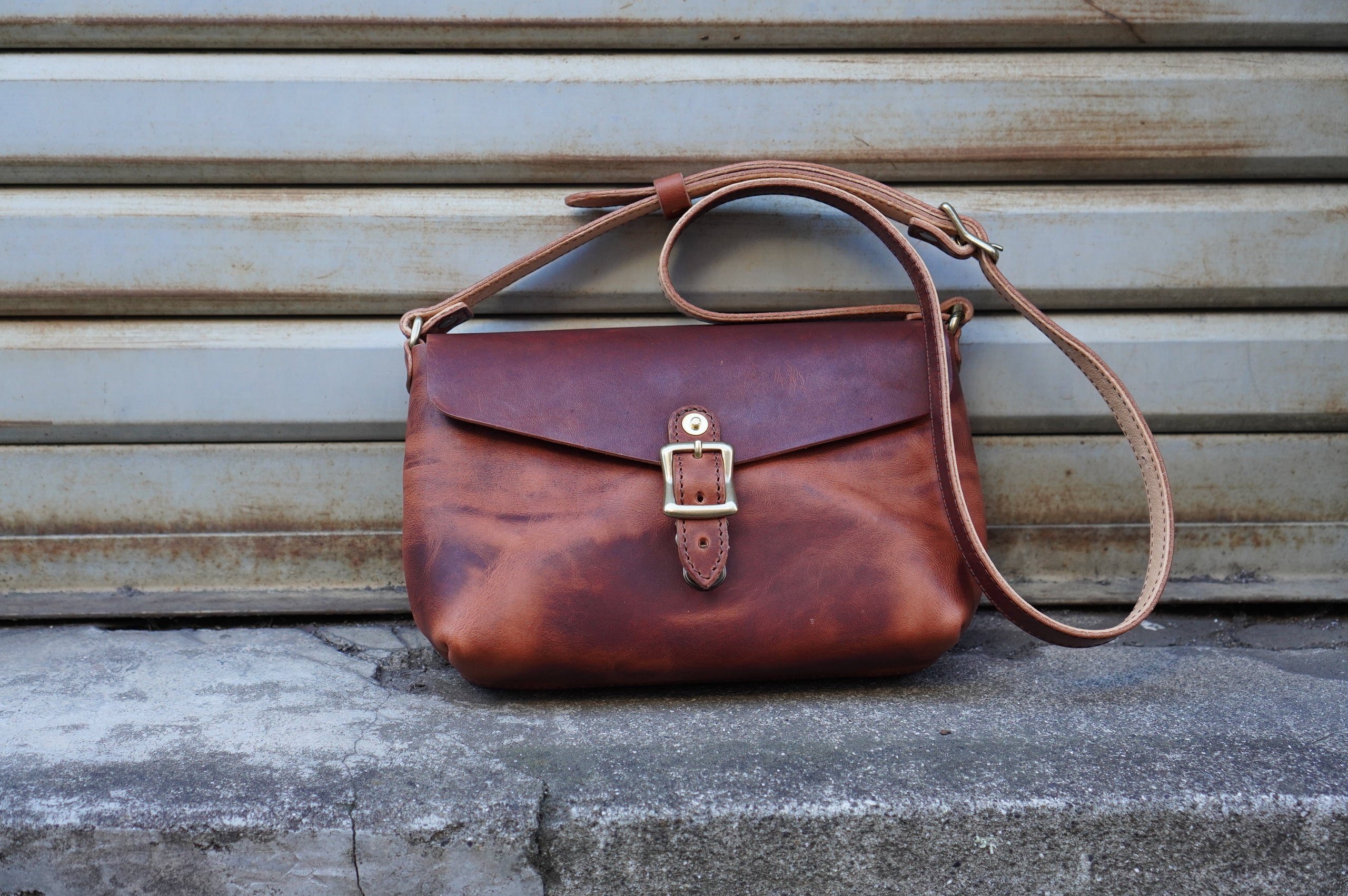 Dublin Classic belt shoulder | BUTCHER CUSTOM LEATHER WORKS.